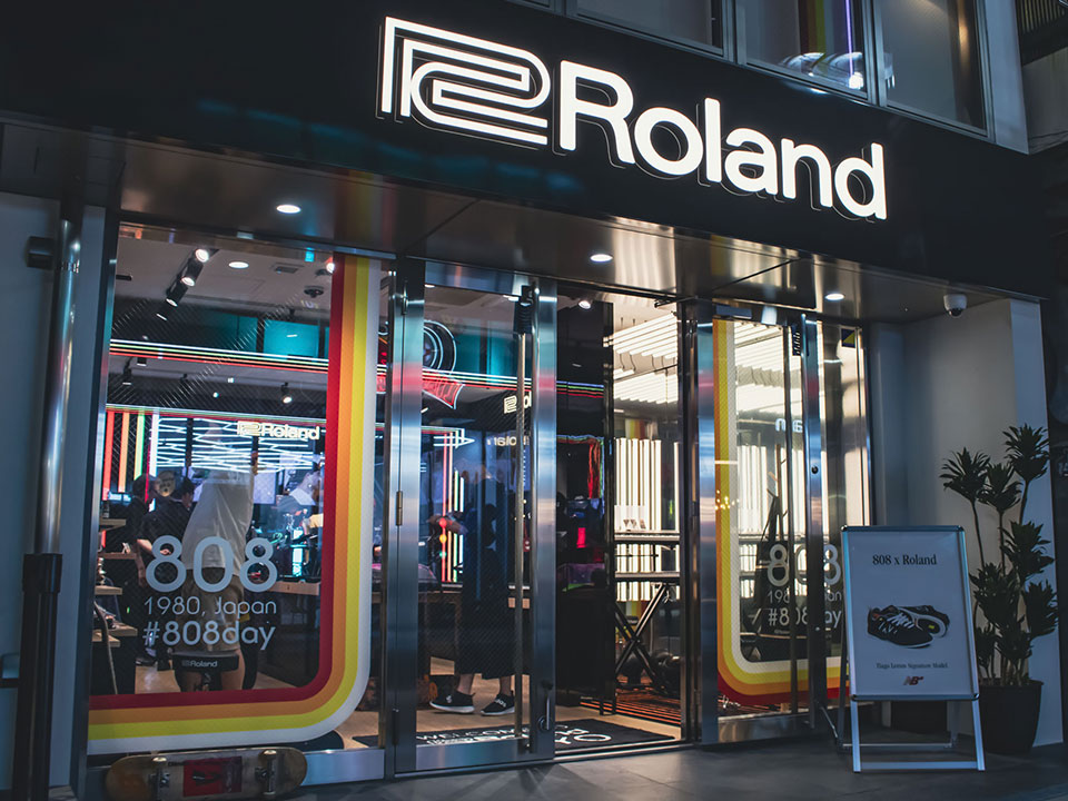 UV Printer Brings Unique Customer Experience to Roland Store Tokyo ...